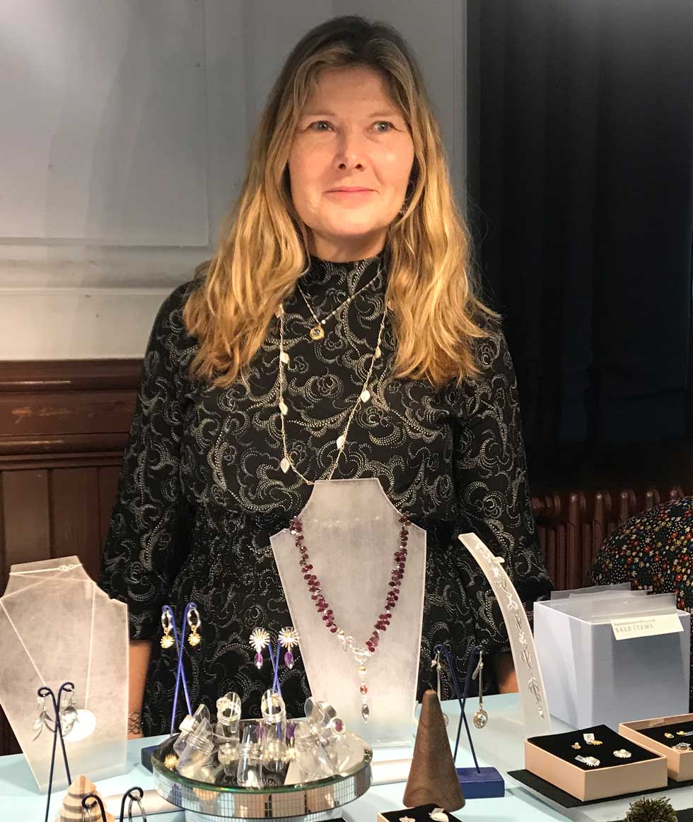 Contact - Lisa Hamilton